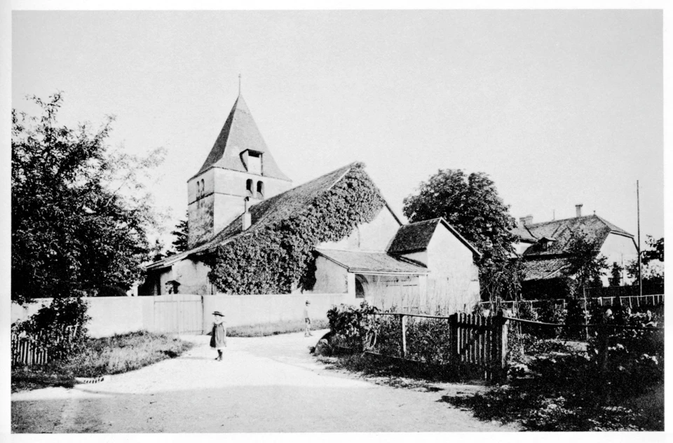 La maison que l'on voit, après l'église, était appelée "le couvent", ce ...